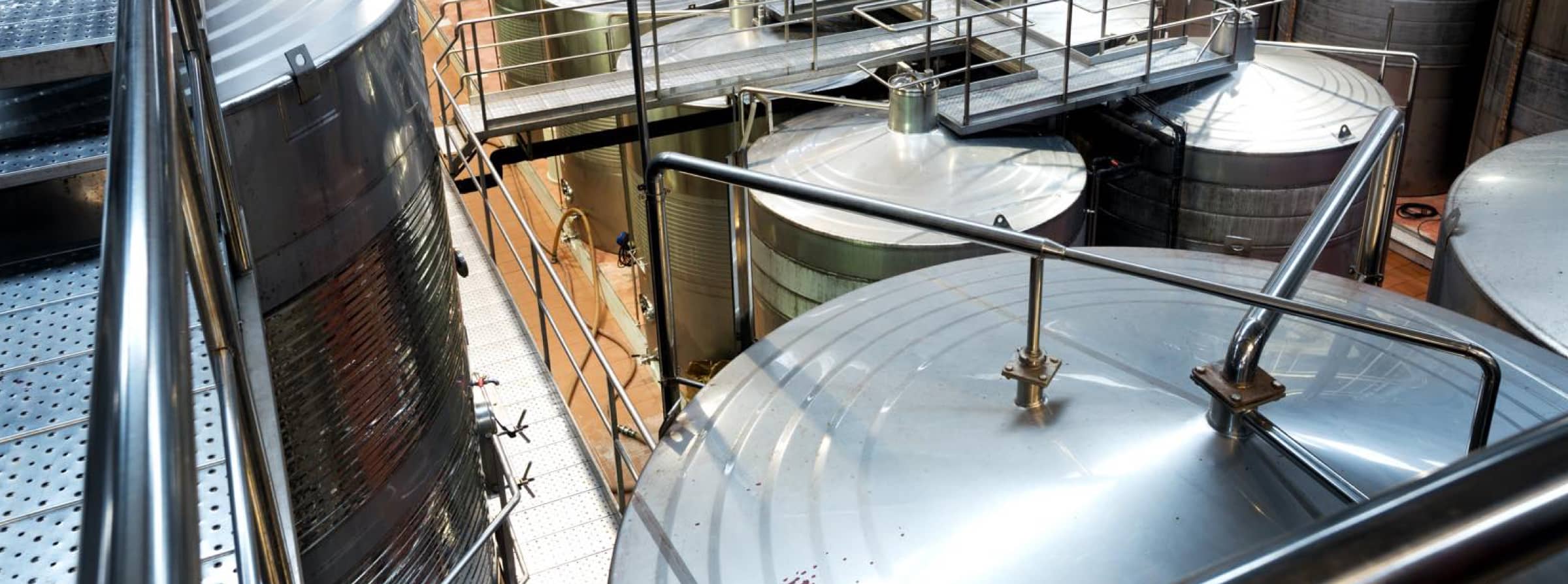 How are industrial filters used in food and beverage production‭?‬