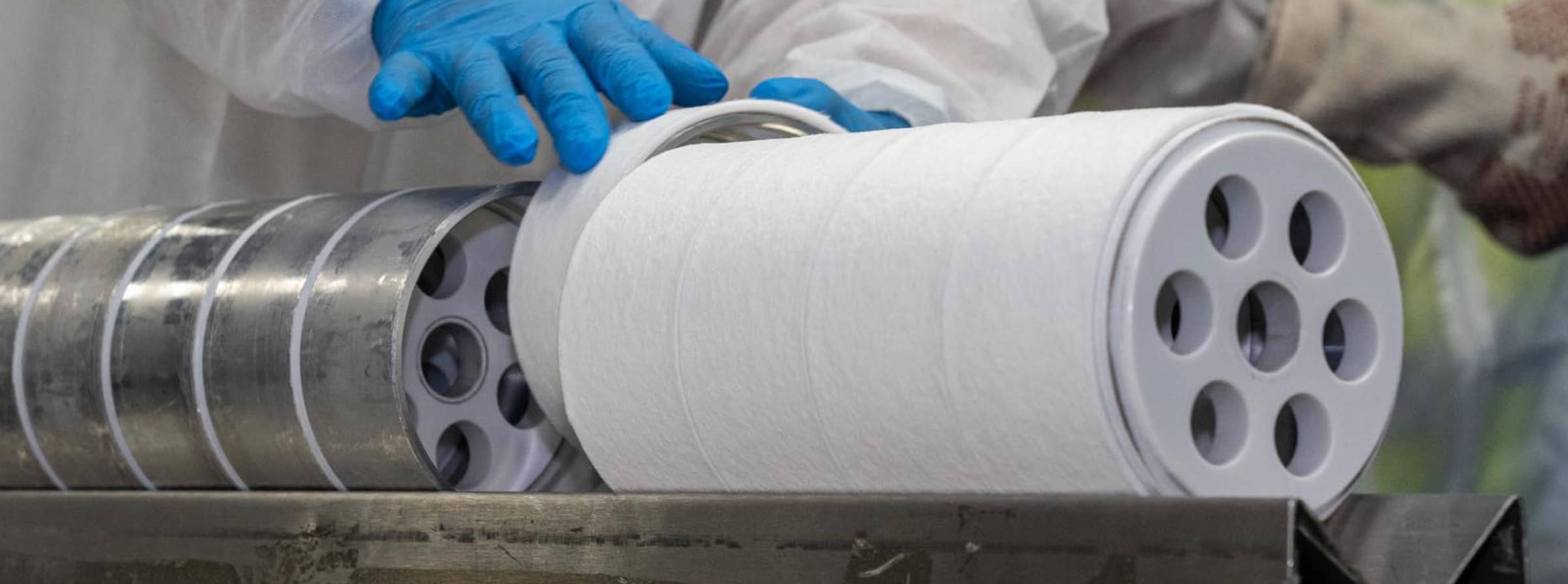 How are industrial filters used in food and beverage production‭?‬